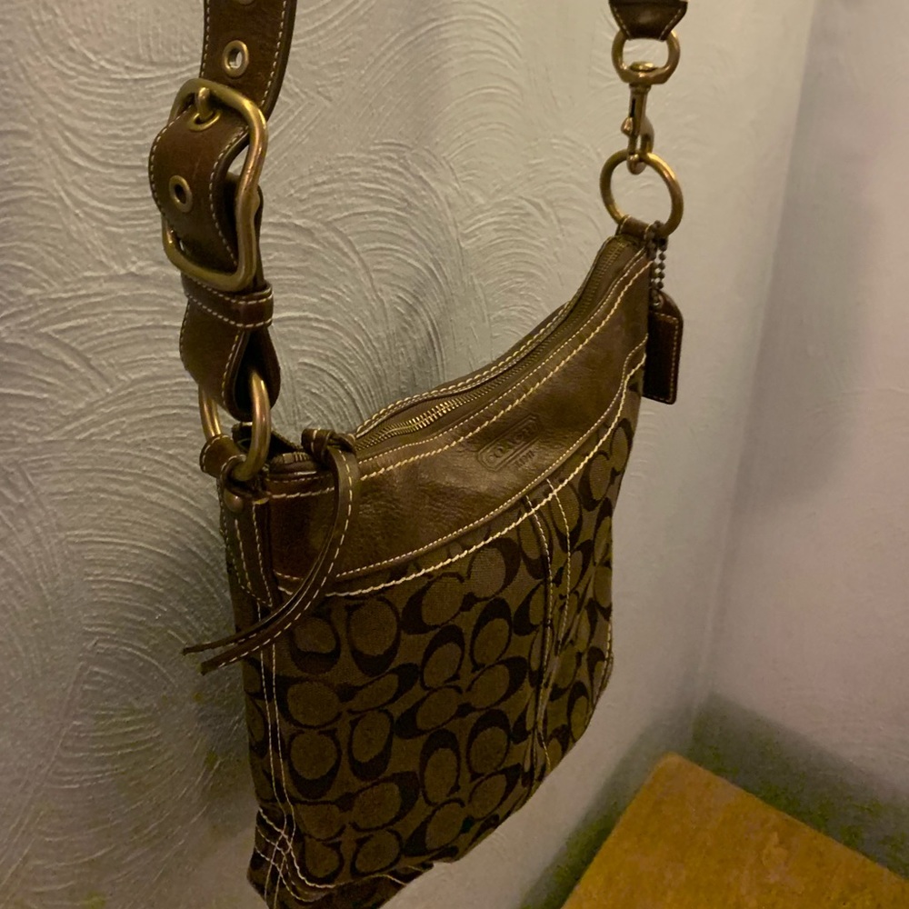 Coach Signature Brown Shoulder Bag - Gem